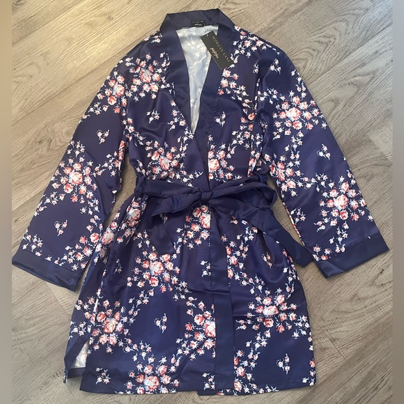 Morgan Lane | Intimates & Sleepwear | Morgan Lane Silky Robe | Poshmark